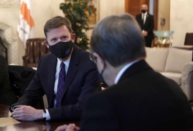 Ψάχνει συμφωνία για τον απεσταλμένο ο Στιουάρτ | Philenews