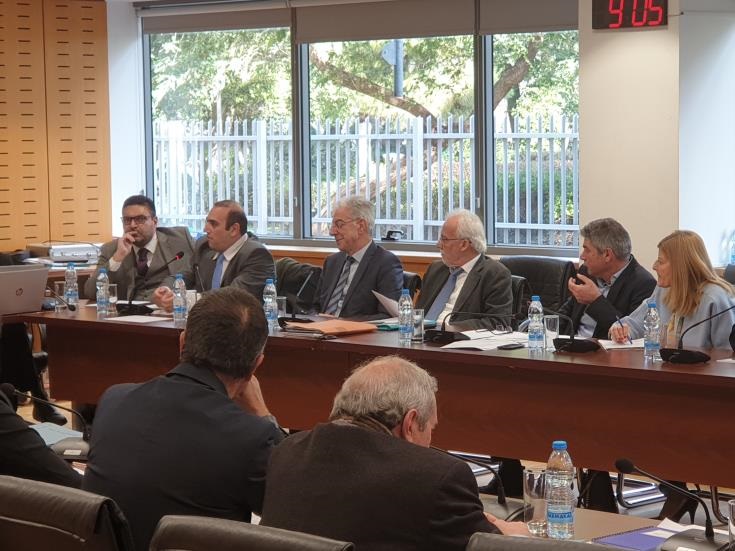 Στην Επ. Μεταφορών ο νέος νόμος για τεχνικούς οχημάτων | Philenews