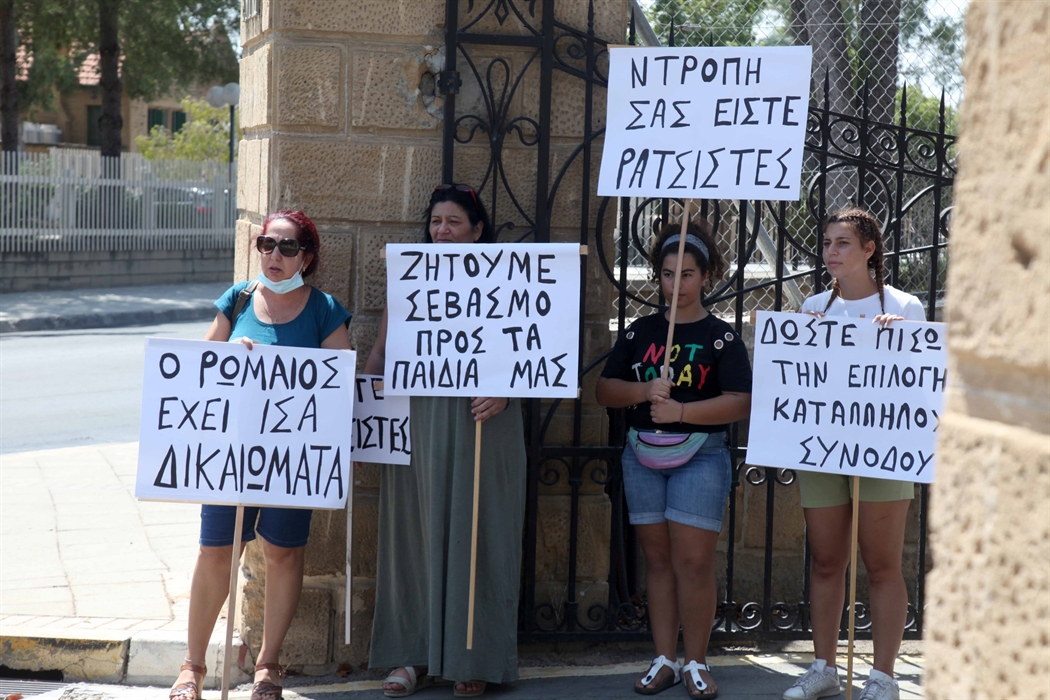 Γονείς παιδιών με αναπηρίες έξω από ΥΠΠΑΝ και Προεδρικό (εικόνες ...