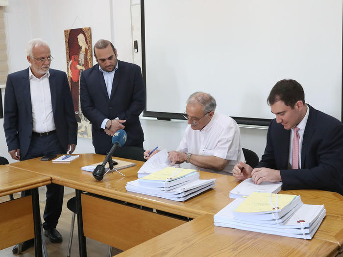 Έπεσαν υπογραφές για 1η φάση του αυτ/δρομου Λεμεσού–Σαϊττά | Philenews