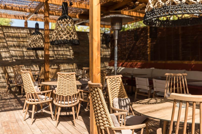 Rebuke Lounge: Το all day στέκι στην παραλία Μακένζι | Philenews