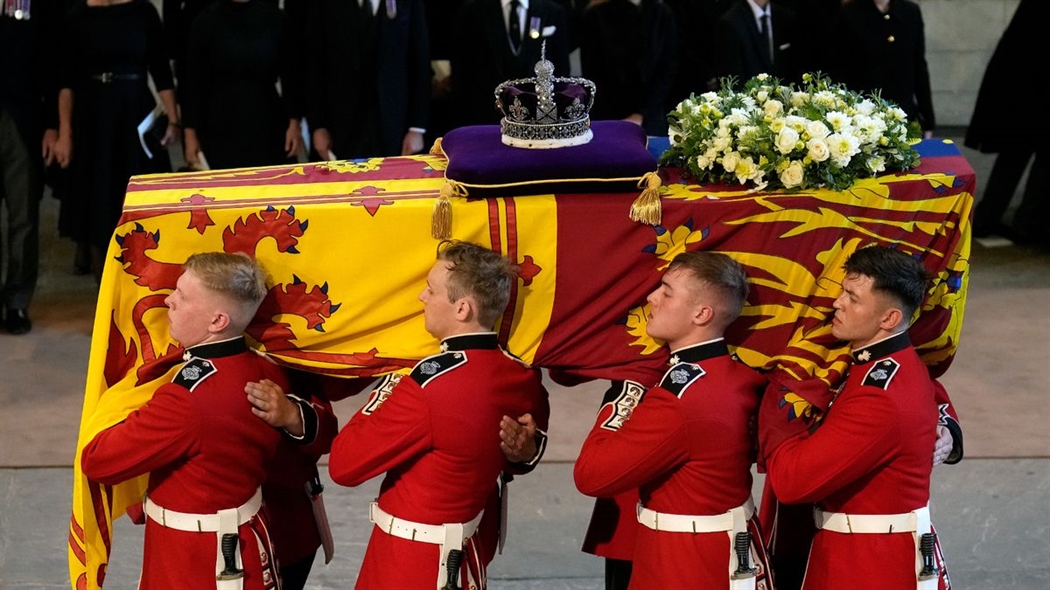 Η κηδεία της βασίλισσας | Philenews