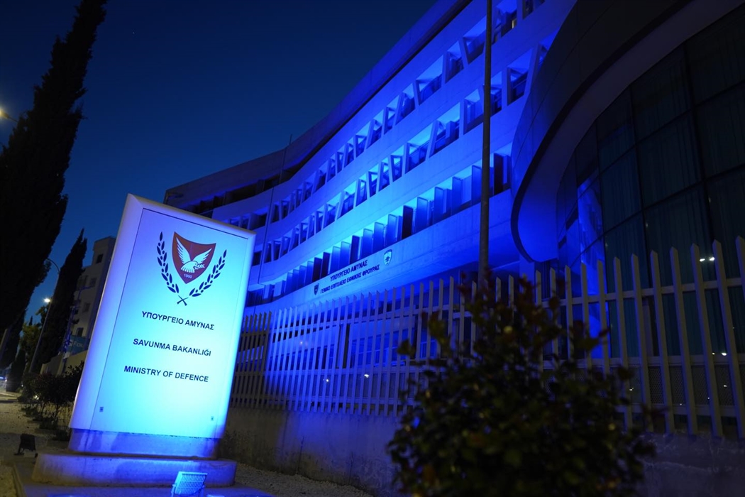 Στο υπουργείο Άμυνας και η πολιτική επιστράτευση | Philenews