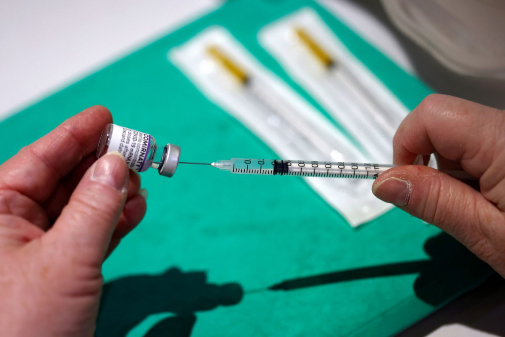 Όμικρον: Ανάγκη ετήσιου εμβολιασμού διαβλέπει η BioNTech | Philenews