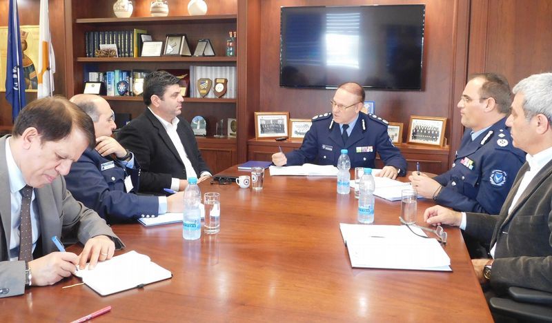 Θέματα ασφάλειας συζήτησαν Αρχηγός Αστυνομίας - Δήμαρχος Αγ. Νάπας ...
