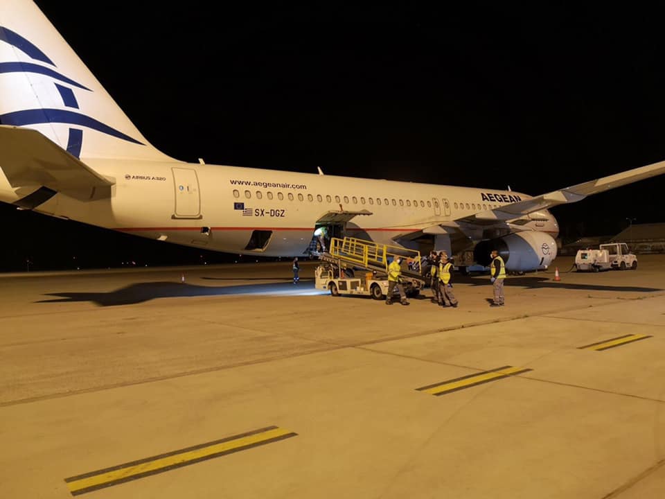 Στην Κύπρο η πτήση Aegean με εξοπλισμό από Κίνα (Eικόνες) | Philenews