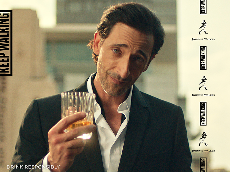 O Adrien Brody στη νέα καμπάνια του Johnnie Walker | Philenews