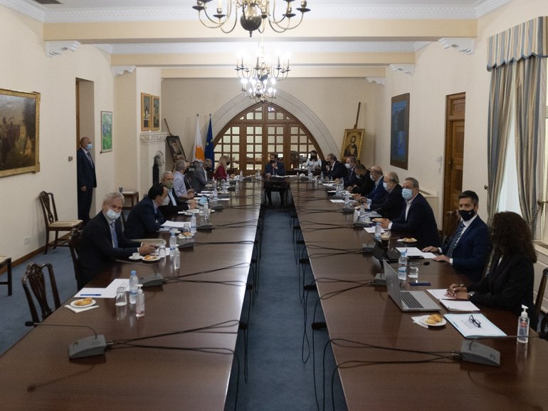 Ενημέρωσε και άκουσε τα κόμματα για το Κυπριακό ο ΠτΔ | Philenews