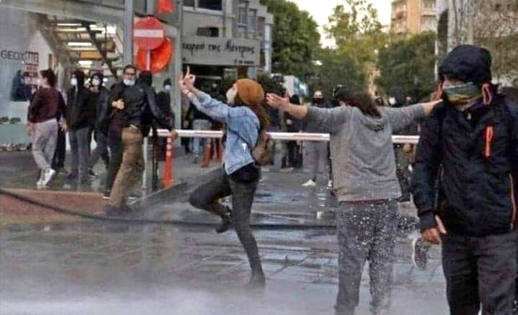 Ώς δαμέ, τελεία και παύλα | Philenews