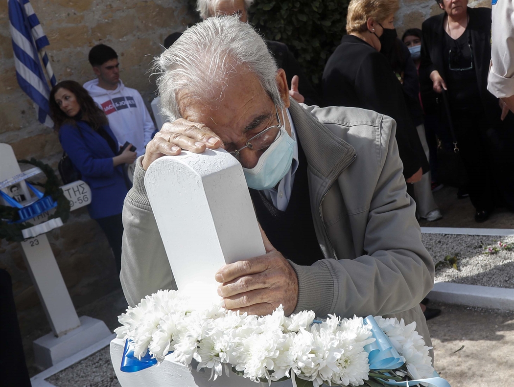 Η θυσία των Ηρώων και οι πολιτικοί κολαούζοι των Άγγλων | Philenews