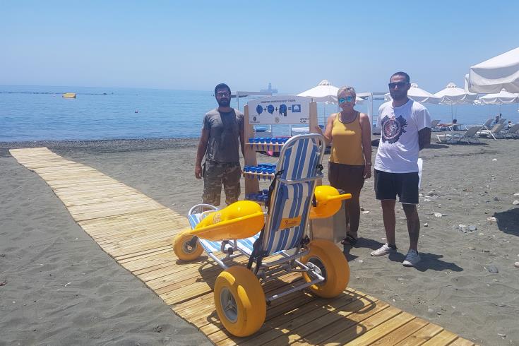 Δώδεκα προσβάσιμες παραλίες για ΑμεΑ αναβαθμίζουν τις υπηρεσίες τους ...