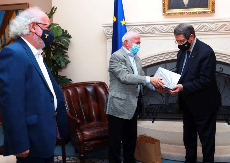 Στα χέρια του ΠτΔ το τετράτομο έργο «Τάσσος Παπαδόπουλος – Αρχείο ...