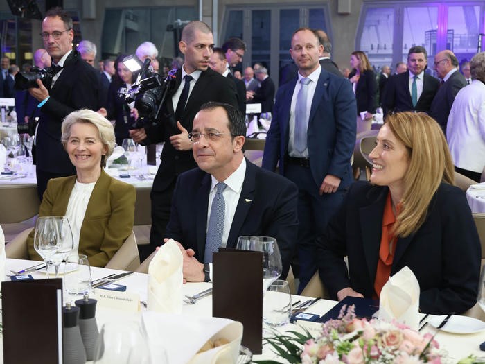 Στη Φρανκφούρτη για τα 25 χρόνια της ΕΚΤ ο ΠτΔ (εικόνες) | Philenews