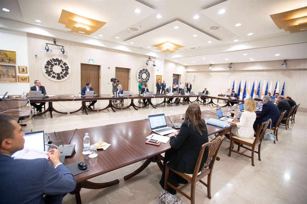 Ακόμα πιο δυναμικά οι Υπουργοί | Philenews