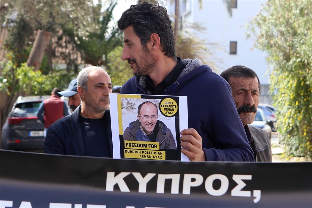 Ταλαιπωρεί τον Κενάν Αγιάς και η Υπηρεσία Ασύλου | Philenews