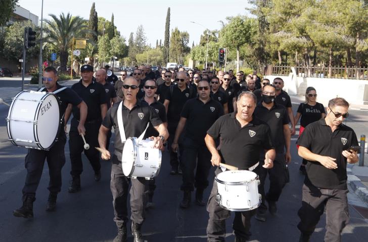 Συνεχίζονται οι εκδηλώσεις διαμαρτυρίας των δεσμοφυλάκων | Philenews