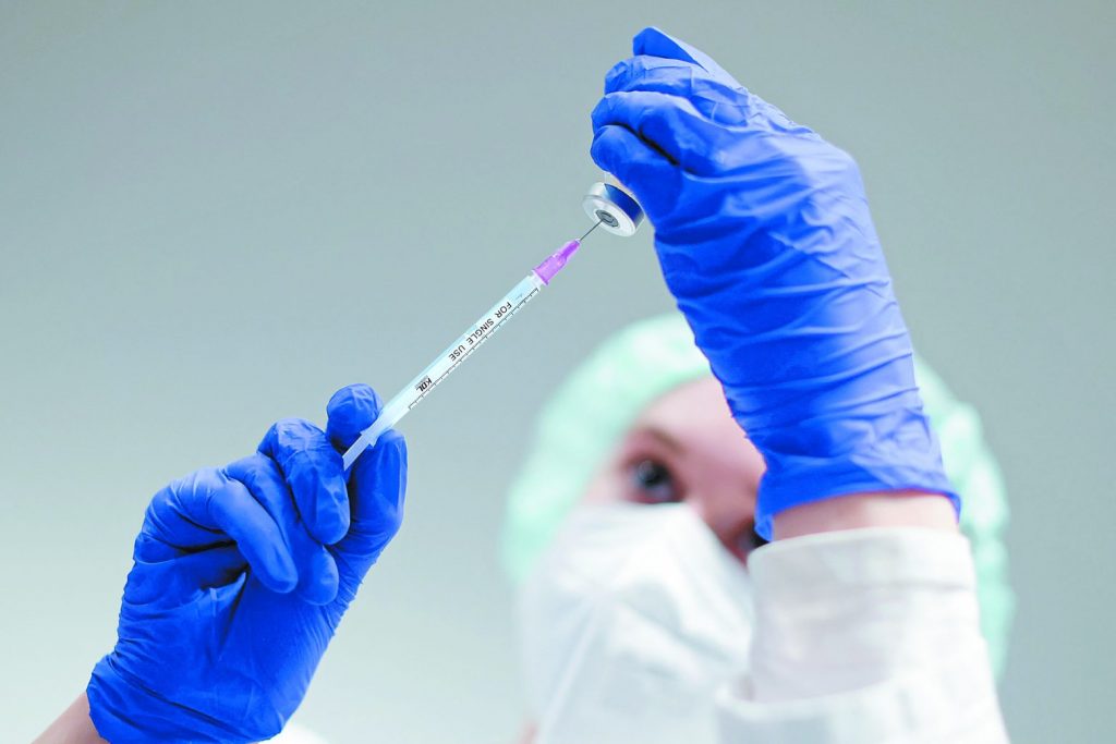 Τι έδειξε η πρώτη κλινική δοκιμή για τα επικαιροποιημένα εμβόλια Covid ...