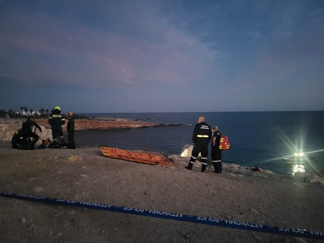 Νεκρός ο άνδρας που έπεσε από τη γέφυρα στην Αγια Νάπα (εικόνες ...