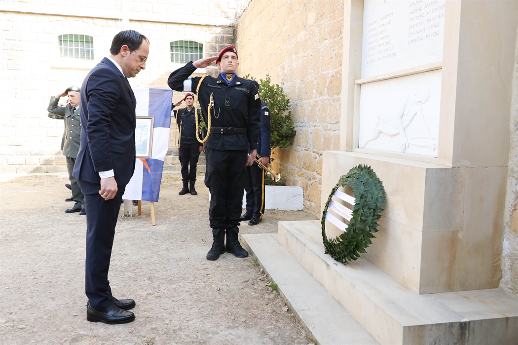 Στα Φυλακισμένα Μνήματα ο Πρόεδρος Χριστοδουλίδης (εικόνες) | Philenews