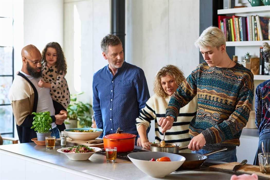 EY: Πιο προσεκτικοί οι καταναλωτές τα φετινά Χριστούγεννα | Philenews