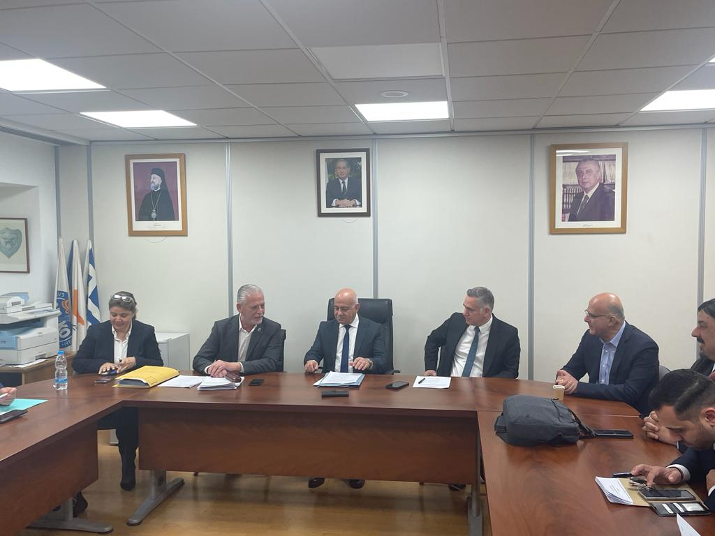 Κομματική ασπίδα στην Κυβέρνηση από ΔΗΚΟ, ΕΔΕΚ, ΔΗΠΑ | Philenews