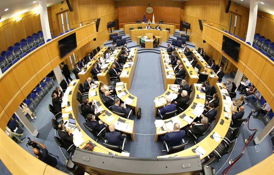 Μα να μην βαριέσαι ποτέ σε Ολομέλεια…! | Philenews