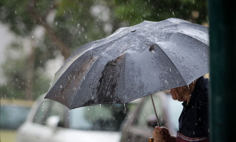 Βροχές, καταιγίδες και χαλάζι με 23 βαθμούς | Philenews