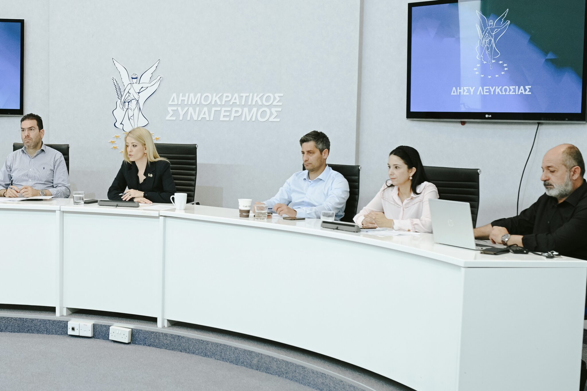 ΔΗΣΥ: Η ηγεσία συνεχίζει τις επαφές με τη βάση του κόμματος (εικόνες ...