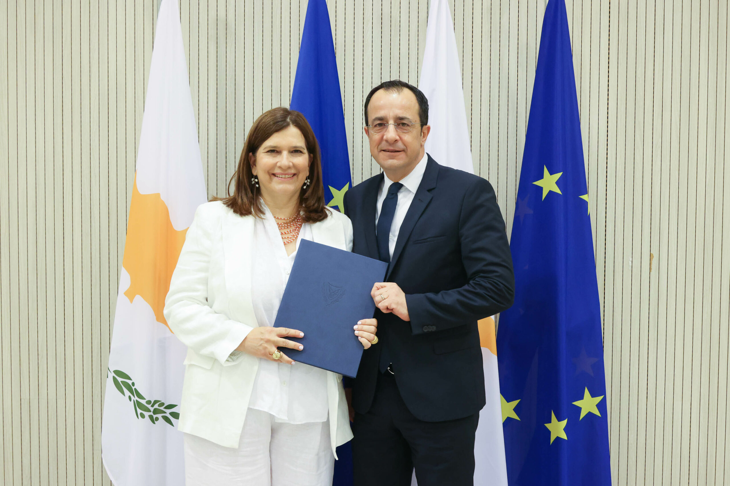 Ανέλαβε καθήκοντα η νέα υφυπουργός Πολιτισμού Λίνα Κασσιανίδου | Philenews