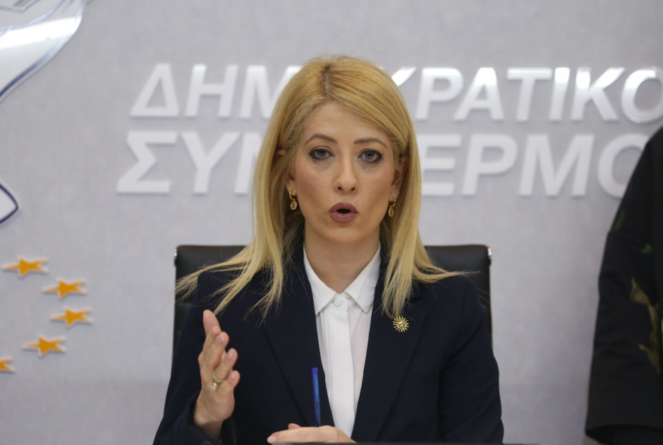 «To μόνο στρατόπεδο που υπάρχει είναι αυτό του ΔΗΣΥ», απαντά η Αννίτα ...