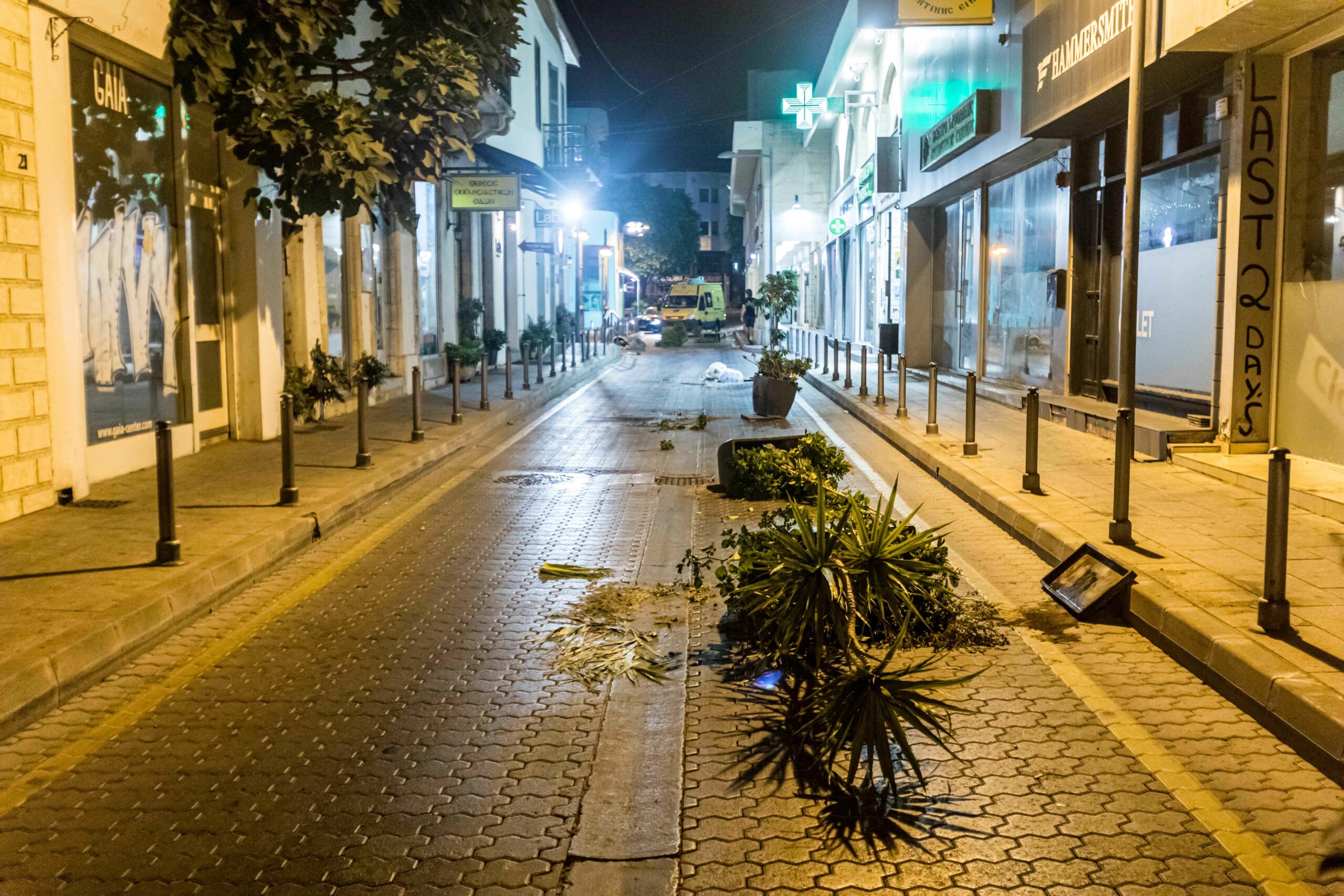 Οι κουκουλες της βίας και η απούσα πρόληψη | Philenews