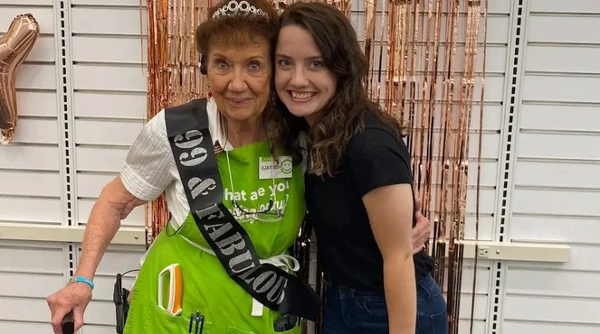 ΗΠΑ: Viral στο TikTok εργαζόμενη γυναίκα 101 ετών – «Δεν σκοπεύω να ...