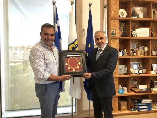 Θέματα κοινού ενδιαφέροντος συζήτησαν Δημαρχος Λευκωσίας και Πρέσβης ...