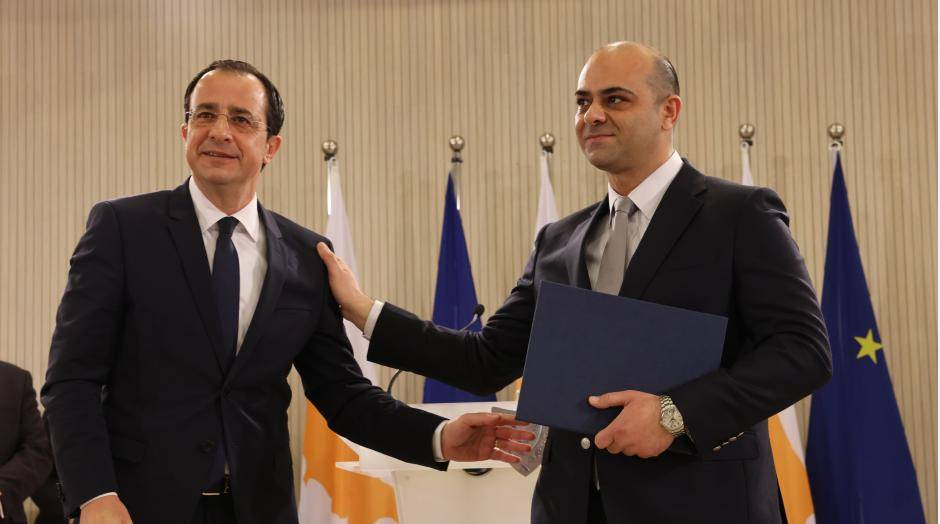Μιλάτε για σύνταξη στα 63 αλλά εσείς θα πάρετε στα 60 κύριε Υπουργέ ...