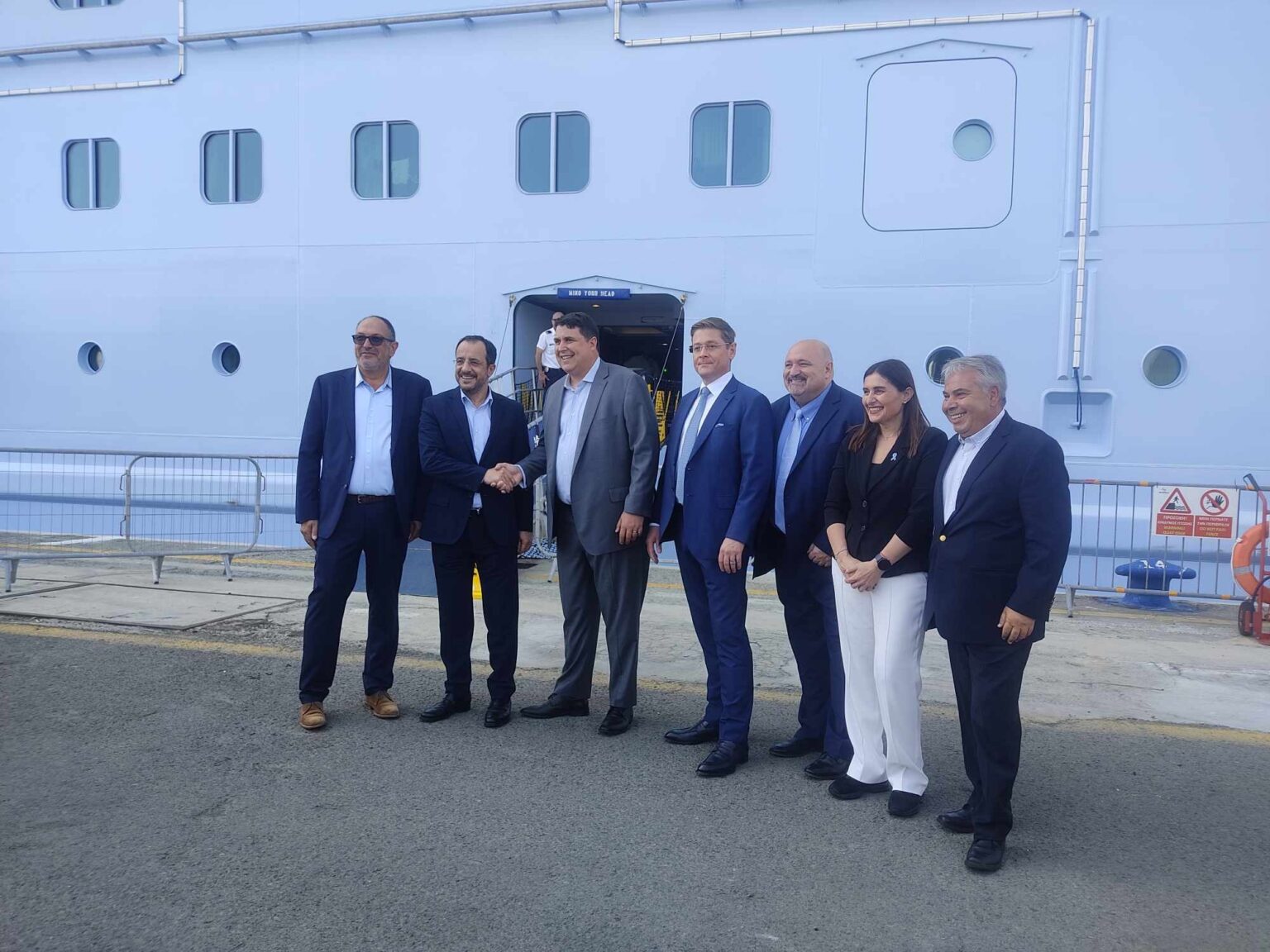 Ξεναγήθηκε στο ODYSSEY OF THE SEAS o Πρόεδρος Χριστοδουλίδης (εικόνες ...