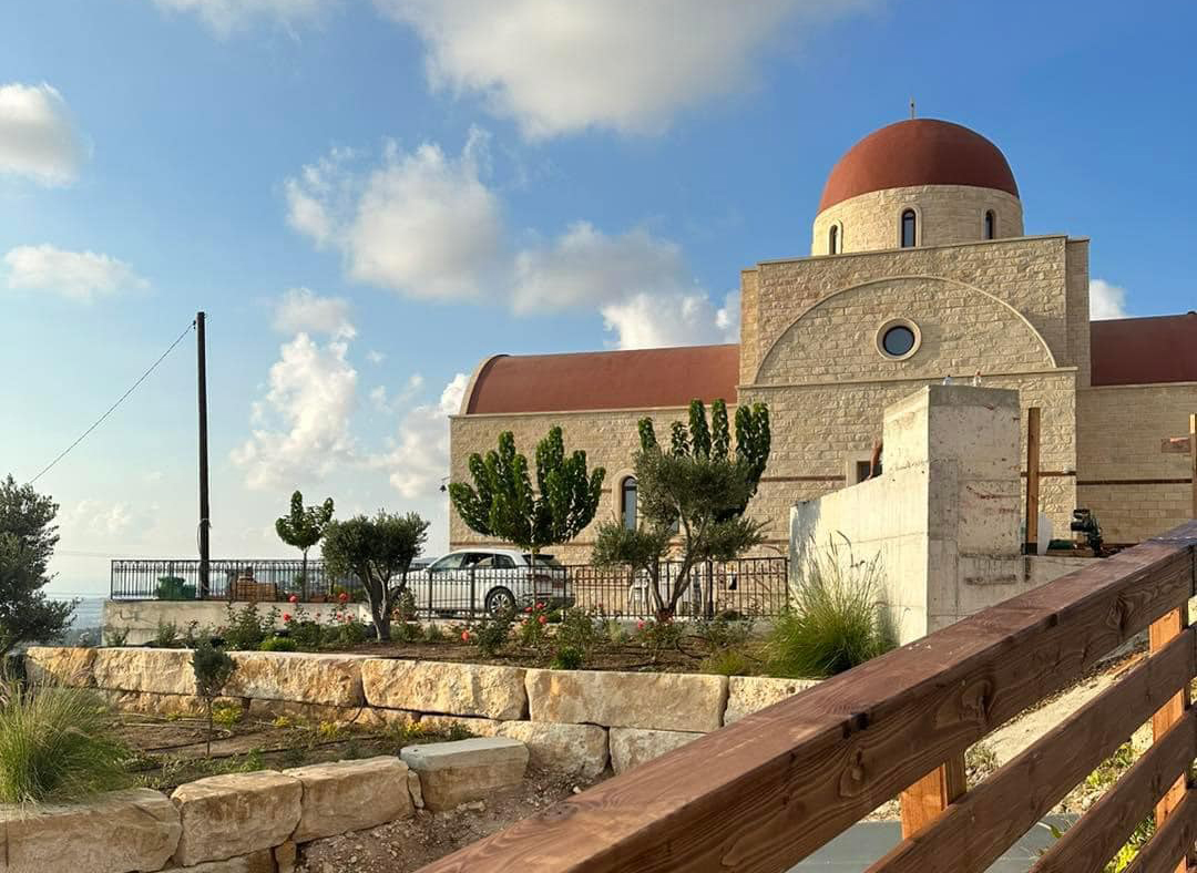Με λαμπρότητα εγκαινιάζεται σήμερα ο νέος ναός του Αγίου Εφραίμ στην ...