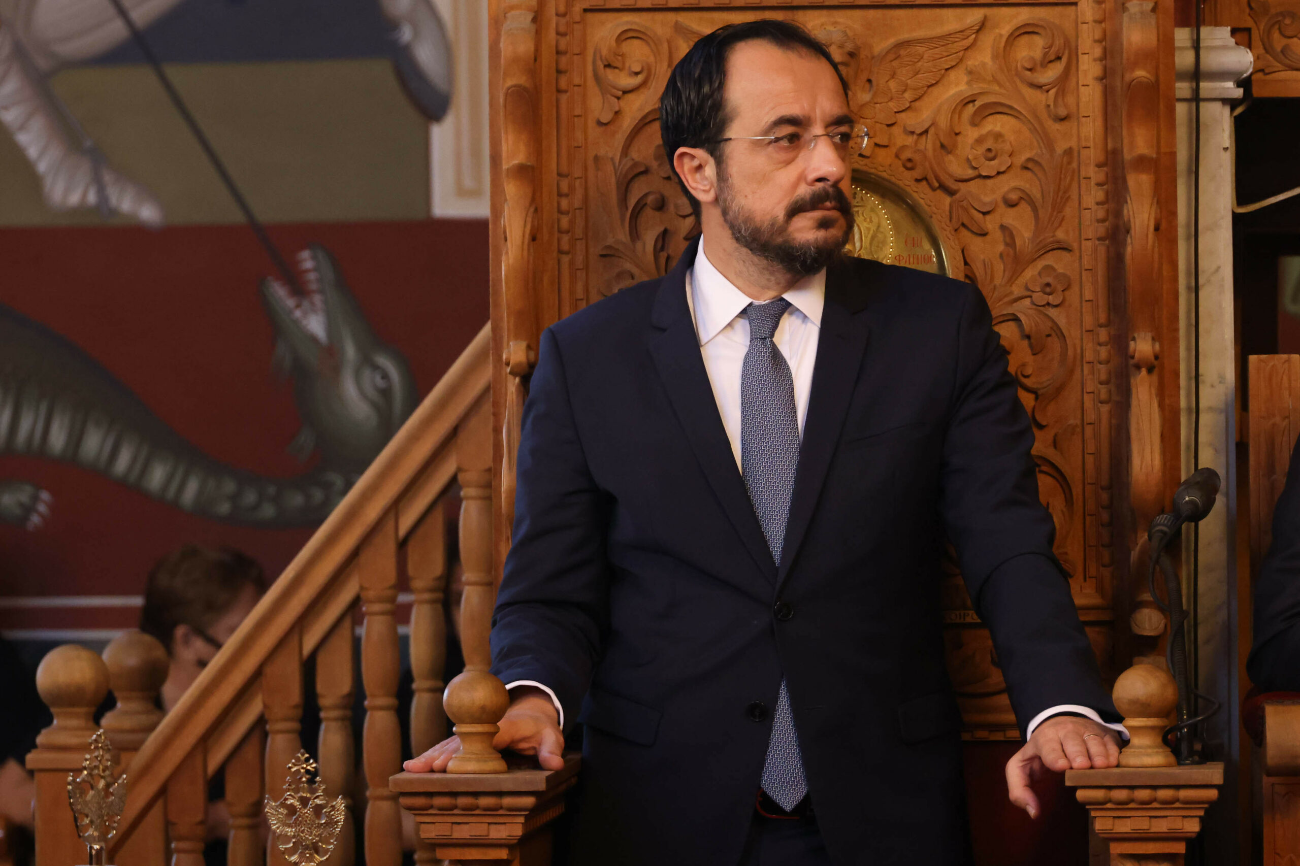 Εδώ ο κόσμος καίγεται | Philenews