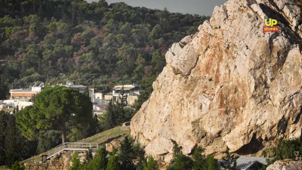 Εσείς παρατηρείτε ένα πρόσωπο πάνω στον ιερό βράχο της Ακρόπολης; Το ...