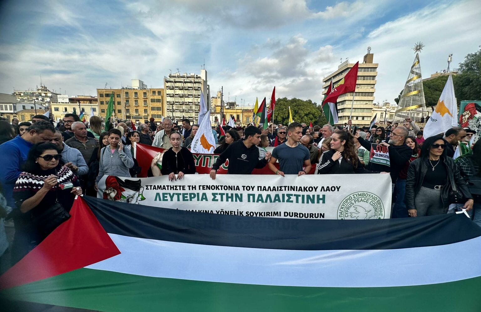 Μεγάλη παγκύπρια πορεία ειρήνης στην Πλατεία Ελευθερίας (εικόνες ...