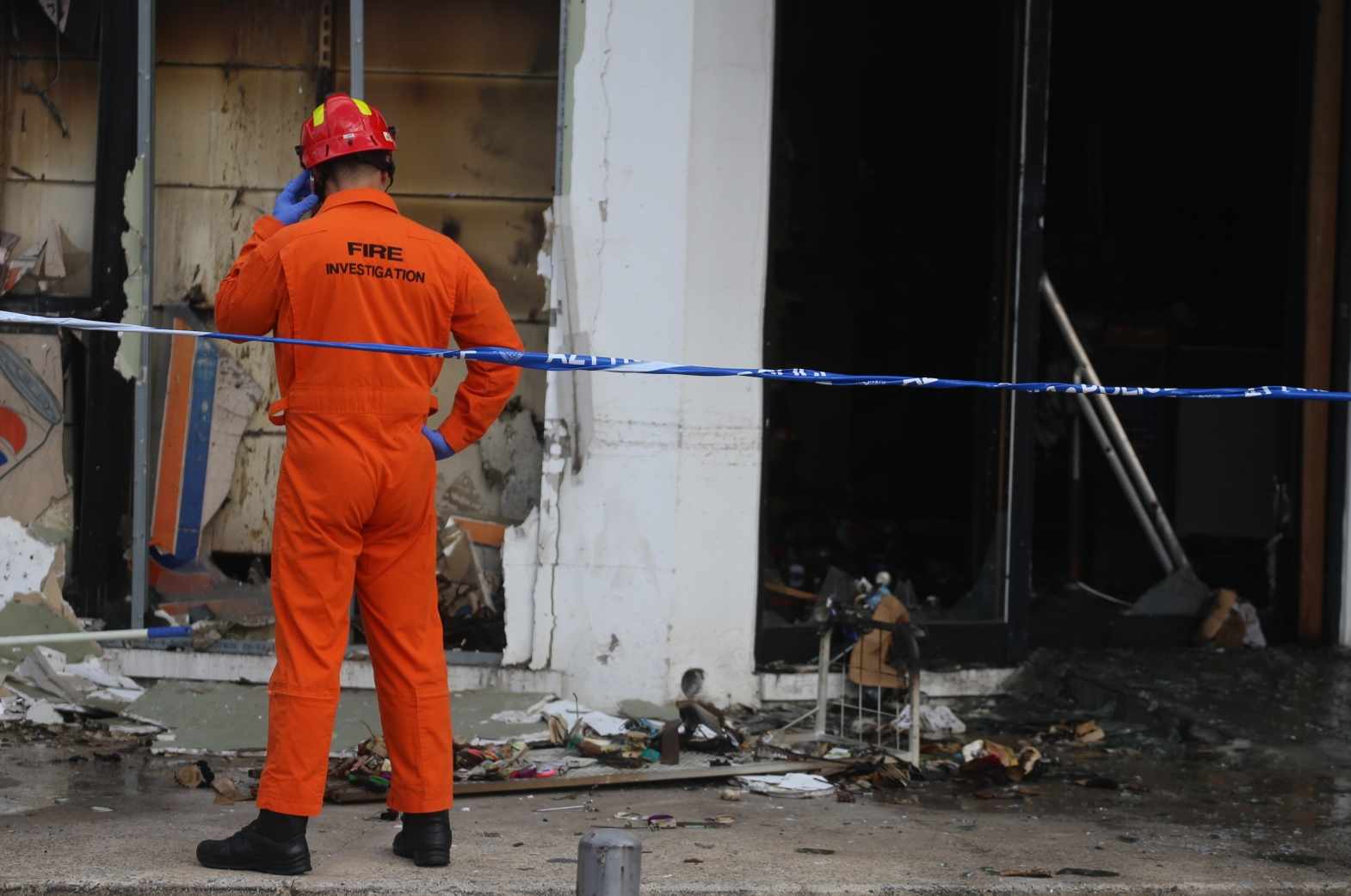 Αδιευκρίνιστα τα αίτια της πυρκαγιάς σε υπεραγορά στην Αγλαντζιά ...