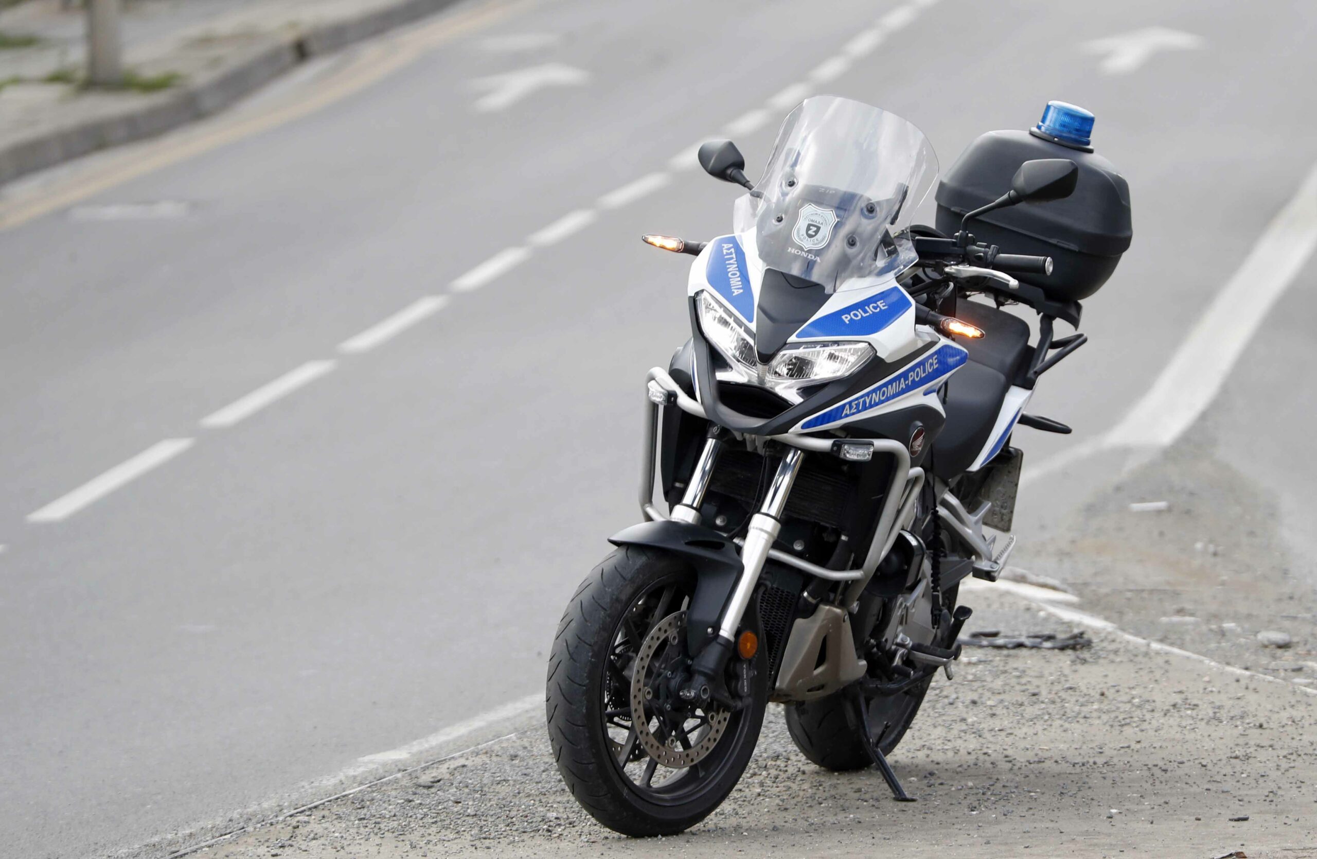 Σύγκρουση δύο οχημάτων, εγκατέλειψαν τραυματία στη σκηνή | Philenews