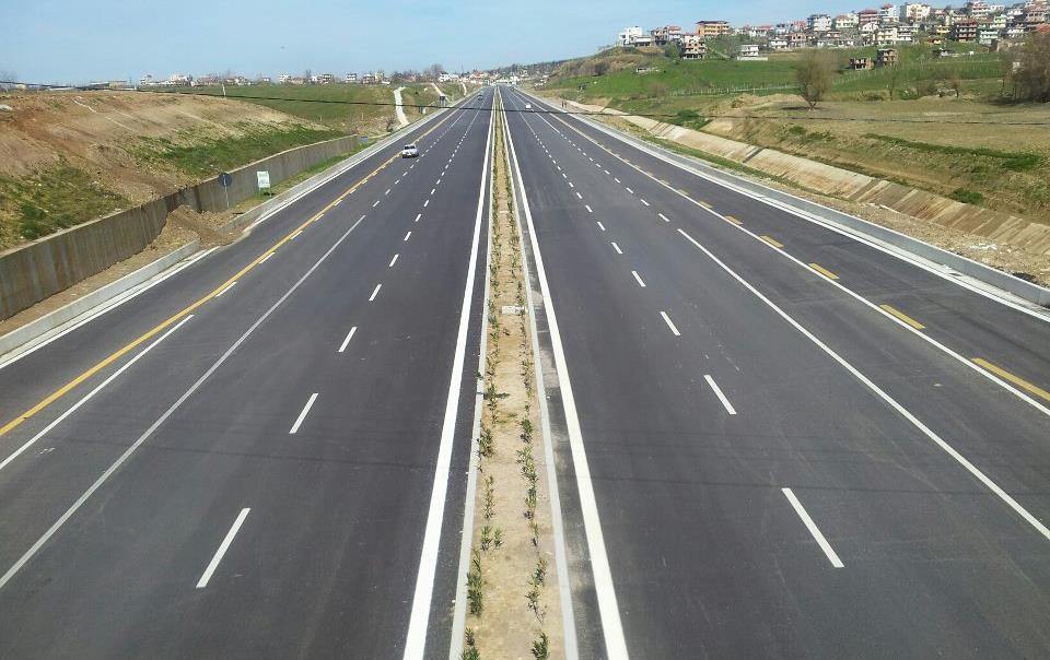 Πτώση πασσάλου στον αυτοκινητόδρομο Λεμεσού - Πάφου - Έκλεισε η μια ...