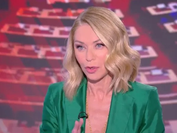 Έλλη Στάη: Αποκάλυψε ότι δέχθηκε σεξουαλική παρενόχληση από εκδοτικό ...