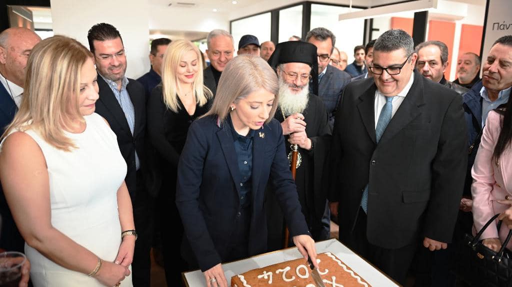 Η κοπή της βασιλόπιτας του Ομίλου «G&P Lazarou Estate Agents» | Philenews