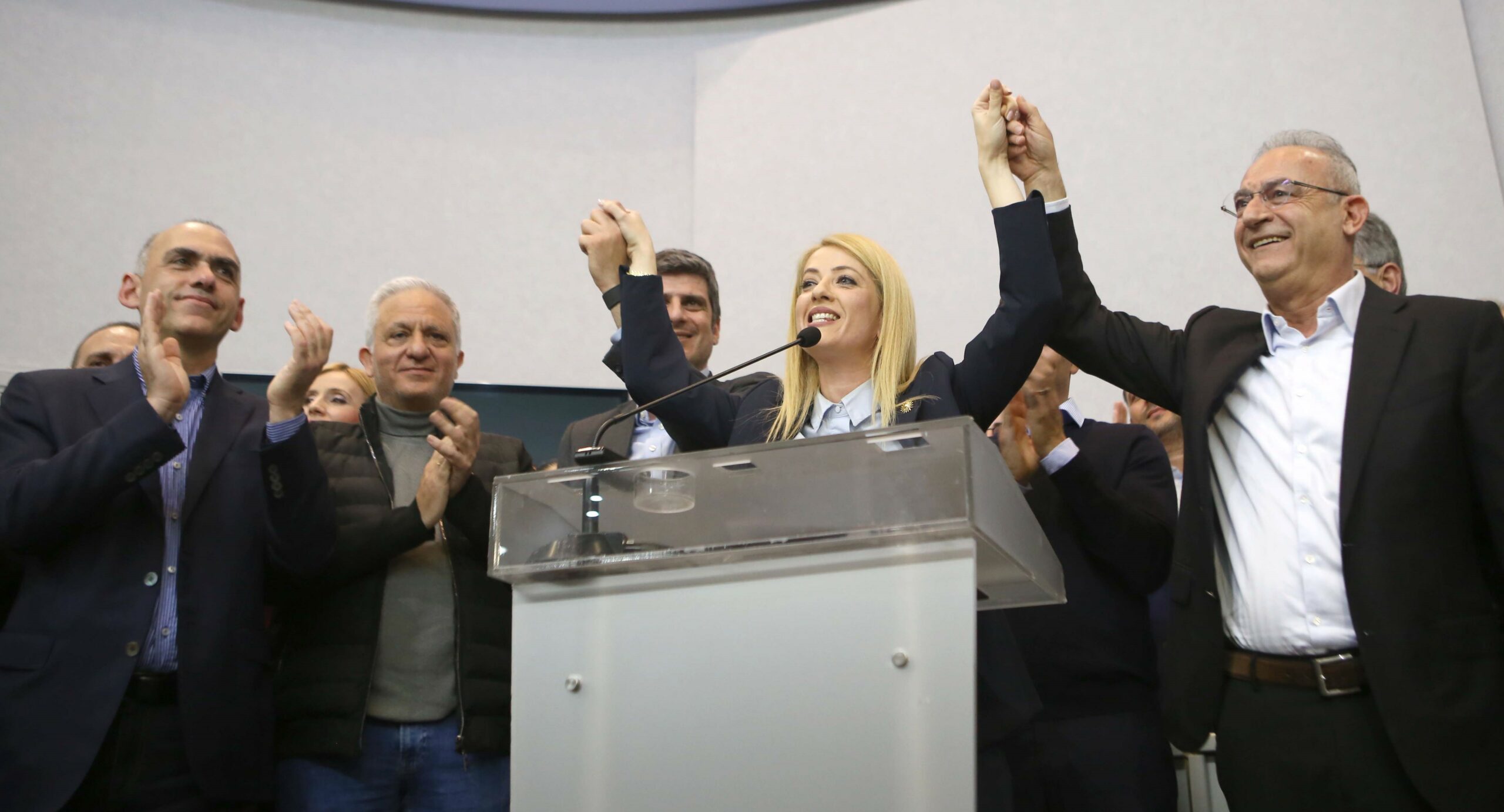 Στον ΔΗΣΥ έμειναν στην εβδομάδα πριν τη δεύτερη Κυριακή | Philenews