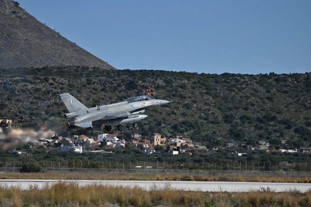 Πτώση F-16: Η ιλιγγιώδης ταχύτητα με την οποία εκτοξεύτηκε ο πιλότος – Καρέ-καρέ η διάσωση ...