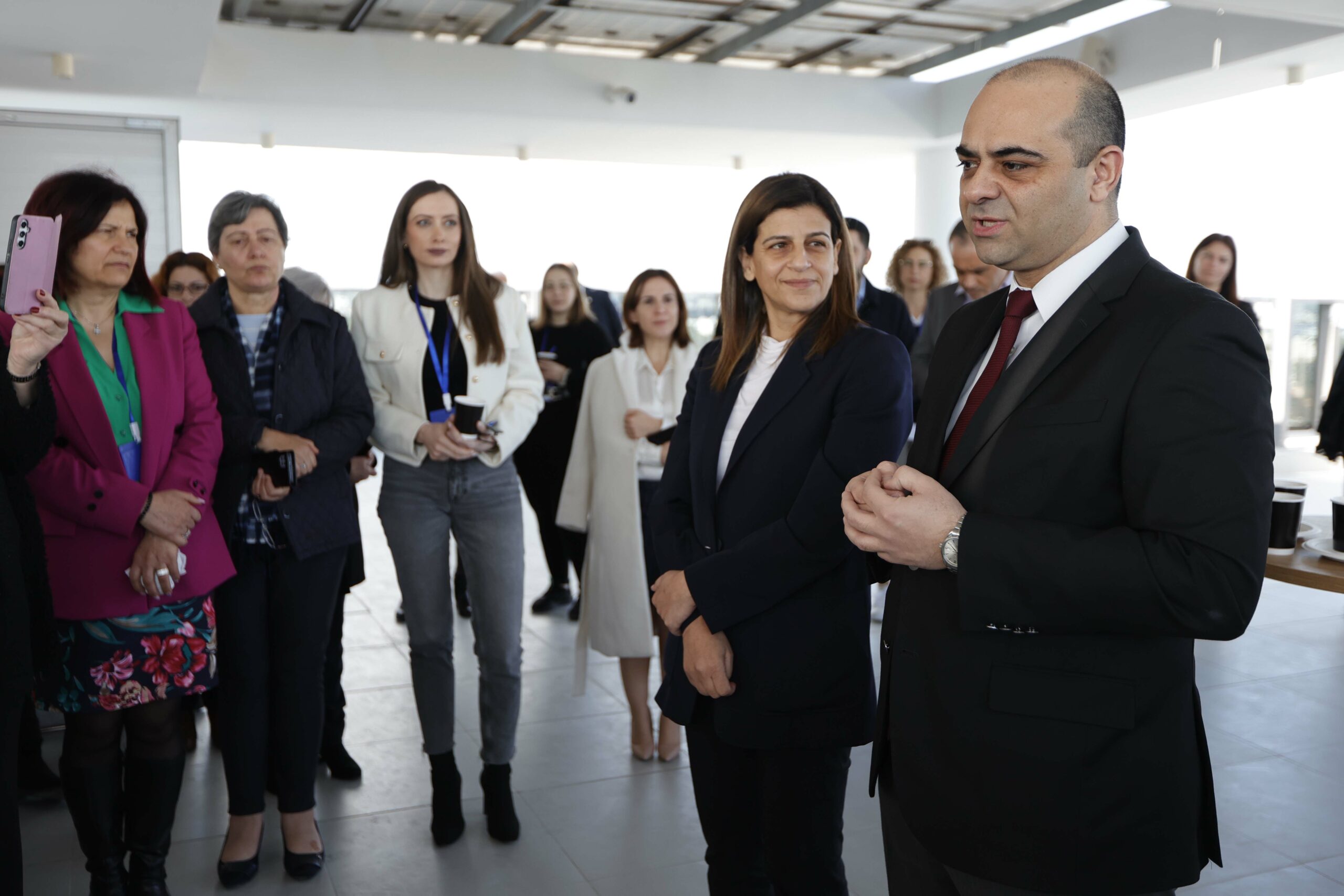 Γιάννης Παναγιώτου: Η ισότητα περνά μέσα από την εργασία | Philenews
