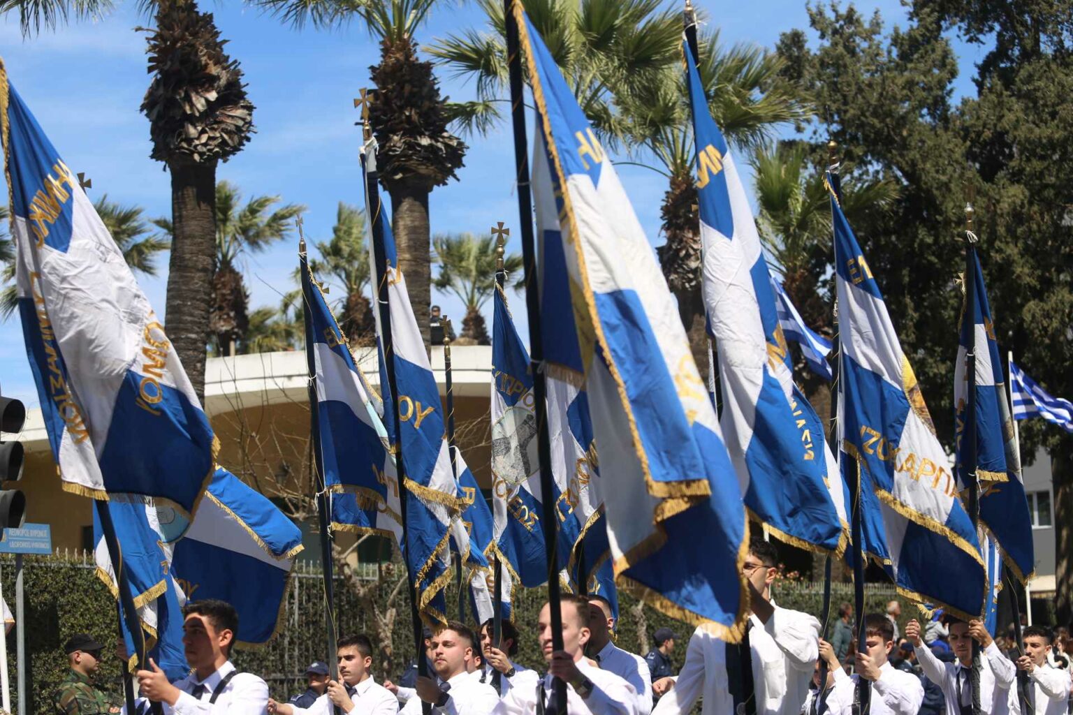 Εντυπωσιακές εικόνες από την μεγάλη μαθητική παρέλαση στη Λευκωσία ...
