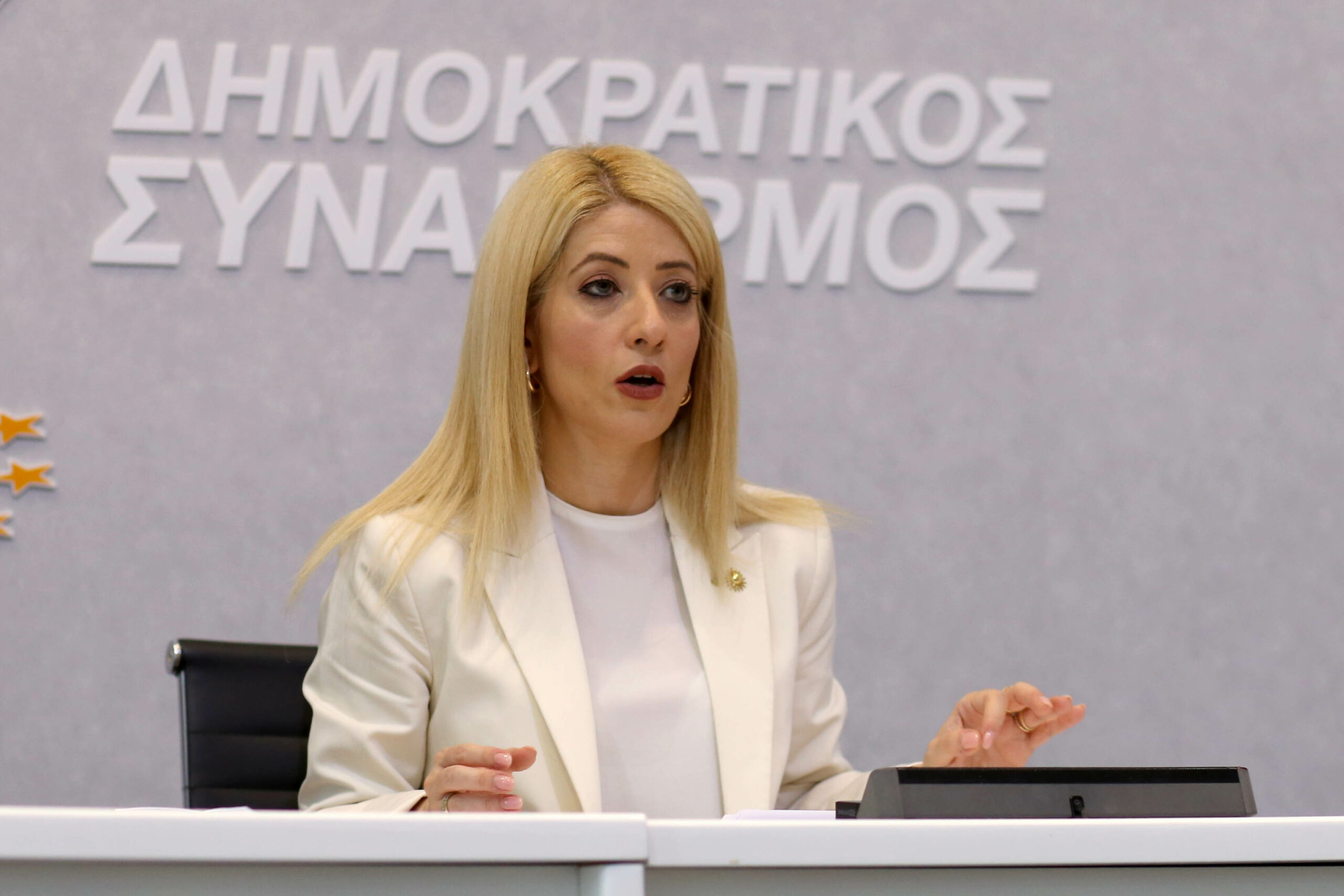 Τα παράπονα της κ. Αννίτας | Philenews