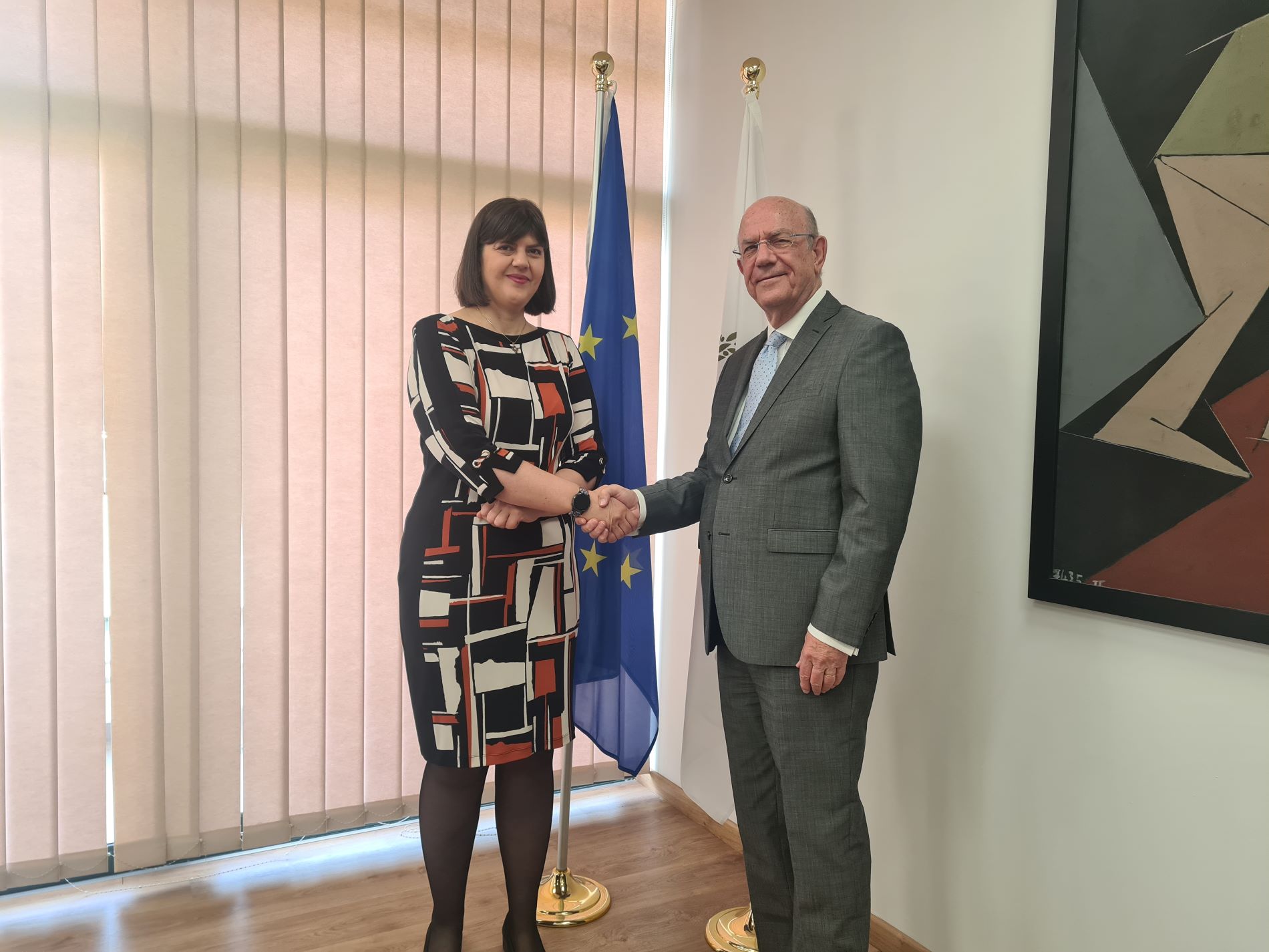 Η Γενική εισαγγελέας της ΕΕ «πήγε» στον Υπουργό Οικονομικών | Philenews